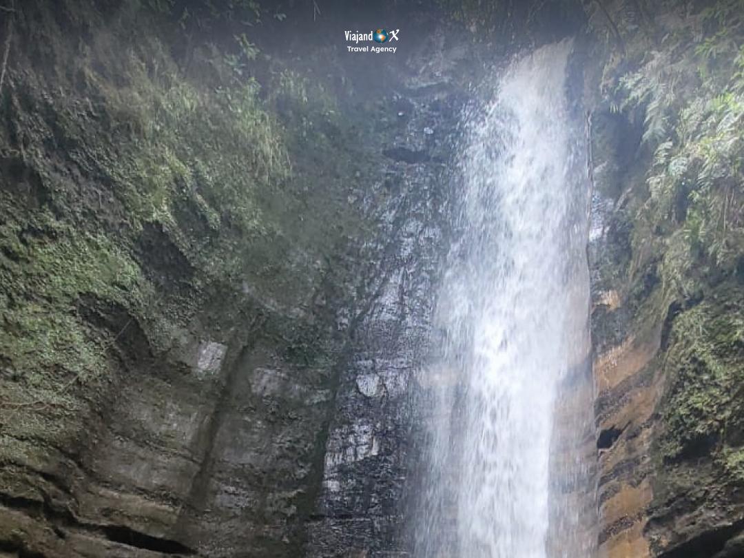 Cascada La Escondida Ecuador
